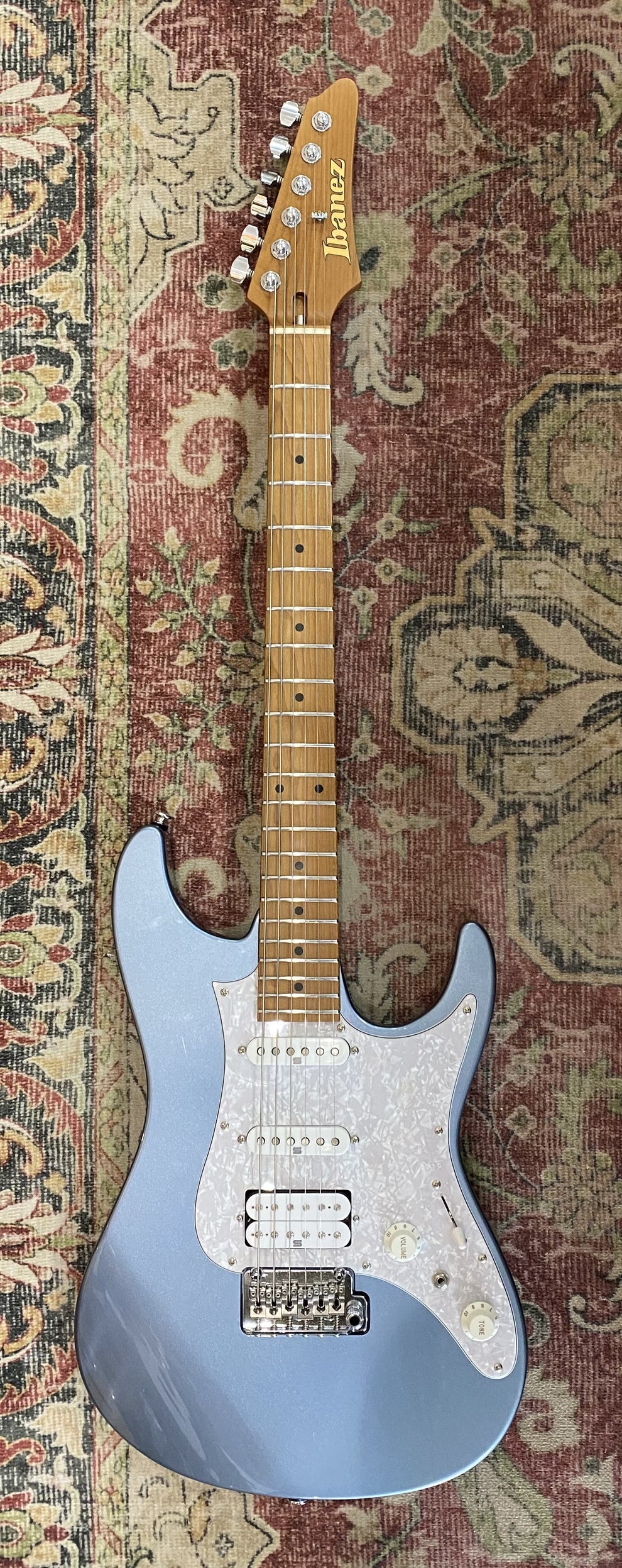 IBANEZ AZ2204 WITH CASE (Pre-Loved) – Yeppoon Music